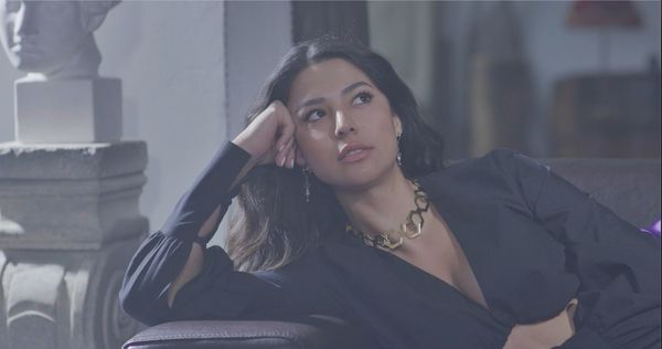 Aposto | Kesişimlerin Ortasında: Burçin Cingöz